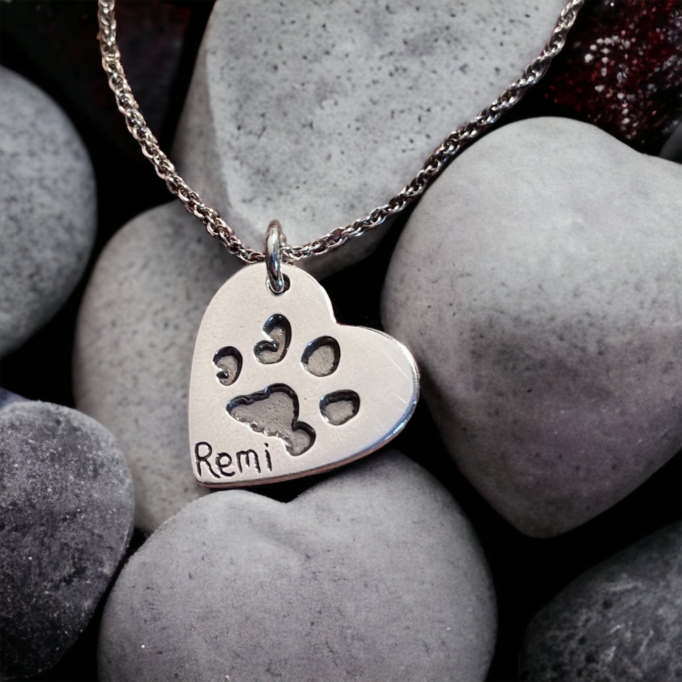 Medium Heart Paw Print Pendant - Prints Charming